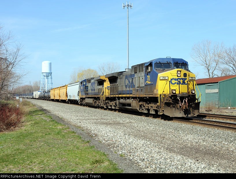 Eastbound CSX Q386 is at Mill St in Conneaut